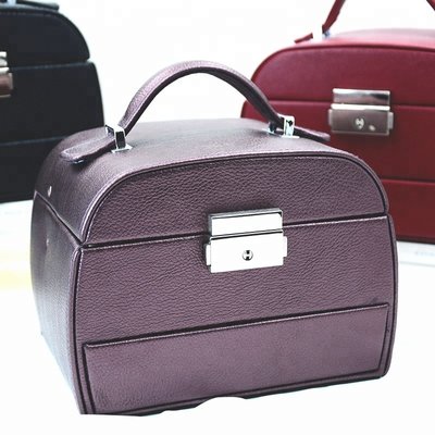 Fashionable Colored Portable Travel Jewelry Box Custoner Size For Cosmetics